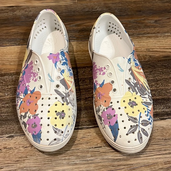 Native Shoes | Shoes | Native Jericho Blooms W5 Multicolor Floral On ...
